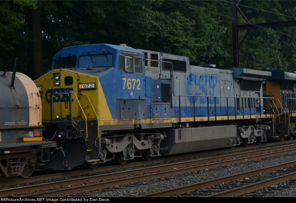 CSX CW40-8 7672 trails on Q409-27